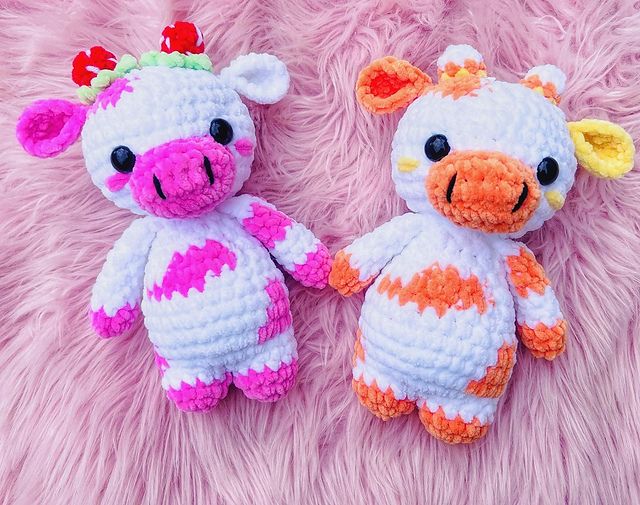 Ravelry: Mini Strawberry Cow pattern by Madeline Mae