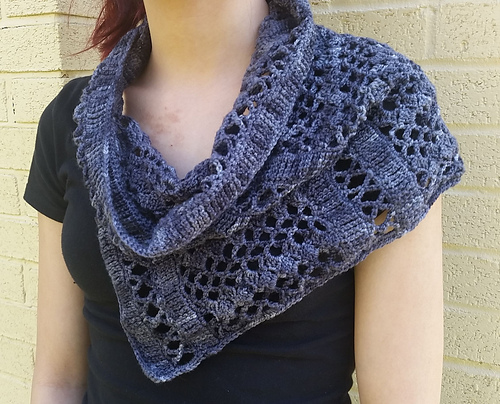 Ravelry: Crossed Scarflette pattern by Melody Martinez