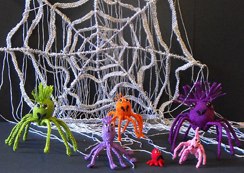 Ravelry: Spider Family pattern by Christine Grant