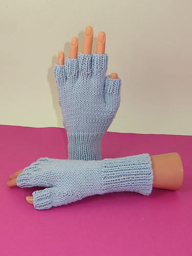 Ravelry: Simple Short Finger Gloves pattern by Christine Grant