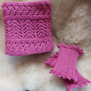 Ravelry: madstitchinghag's matchy-matchy set!