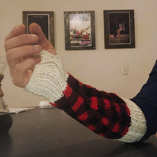 Ravelry: Lumberjack Arm Warmers pattern by Andrew Krueger