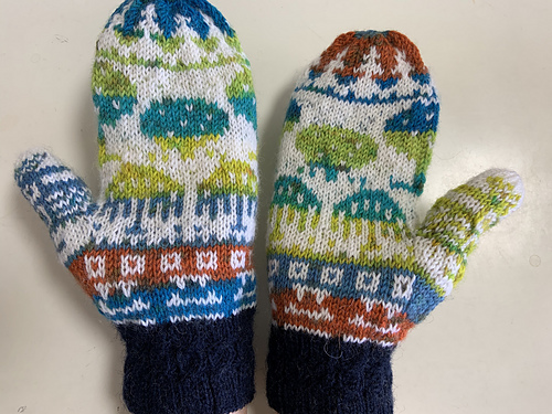 Ravelry: Spooky Park Mitts mystery KAL pattern by Hanna Kyttä