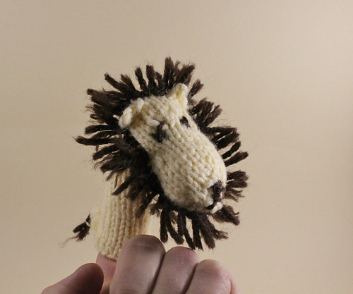 Ravelry: Lionel the Lion - finger puppet pattern by Happy Carrot