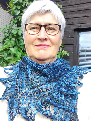 Ravelry: Tonava kolmiohuivi pattern by Pirjo Brax