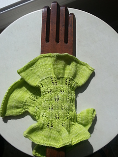 Ravelry: Sea Shell Wristers pattern by Michele Kenyon