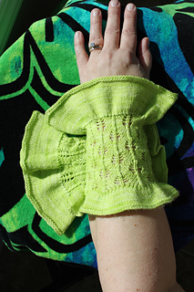 Ravelry: Sea Shell Wristers pattern by Michele Kenyon
