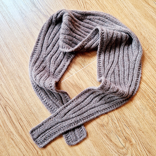 Ravelry: Coral Reef Scarf pattern by Lisa Hannes