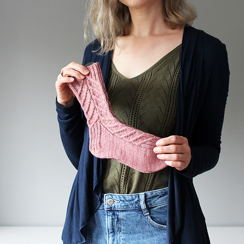 Ravelry: Almina Socks pattern by Lisa Hannes