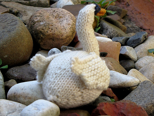 Ravelry: Swan pattern by Linda Dawkins