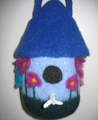 Ravelry: Felted Bird House Handbag pattern by Christie Pruitt