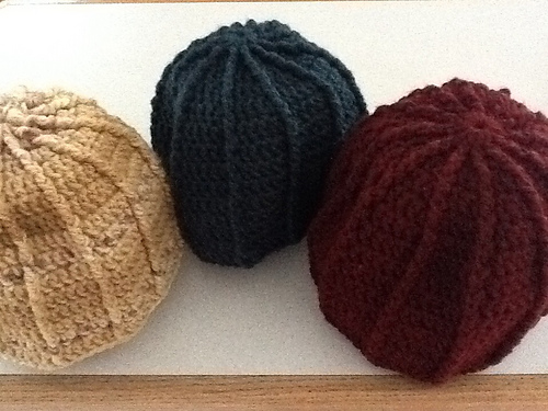 Ravelry: Ribbed Slouchy Hat pattern by Adriana Veleda