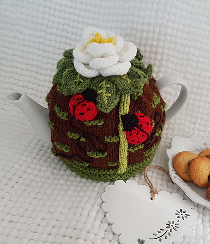 Ravelry: Classic Rose Tea Cosy pattern by Marcelline Simonotti
