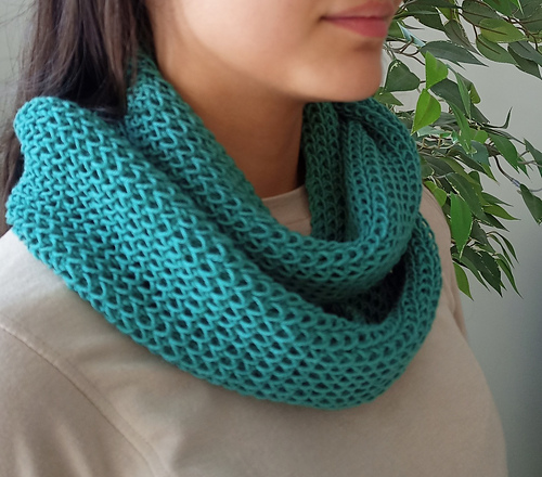 Ravelry: Chain Link Cowl pattern by Margaret D Walker
