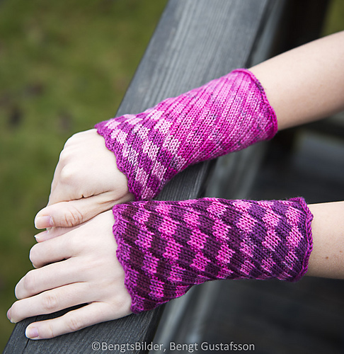 Ravelry: Ester, cuff with Estonian scale pattern pattern by marias garn