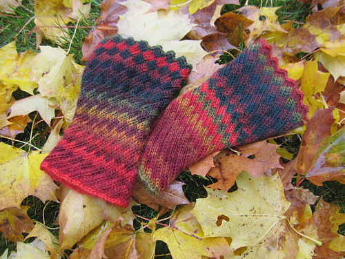 Ravelry: Estrid, cuff with Estonian scale pattern pattern by marias garn