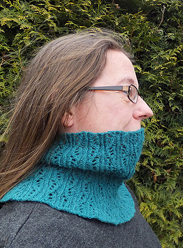 Ravelry: Drip-drop cowl pattern by Maria Näslund