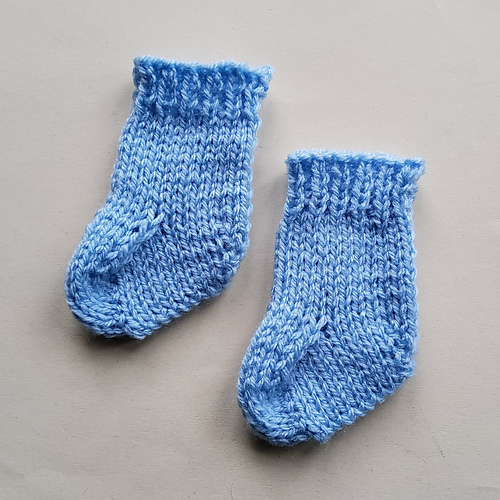 Ravelry: Plain and Simple Baby Socks pattern by marianna mel
