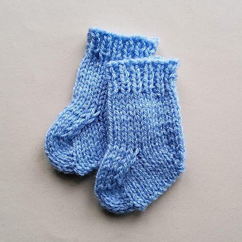Ravelry: Plain and Simple Baby Socks pattern by marianna mel