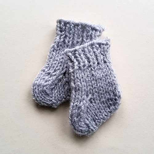 Ravelry: Plain and Simple Baby Socks pattern by marianna mel