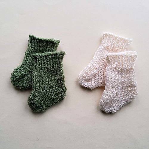 Ravelry: Plain and Simple Baby Socks pattern by marianna mel