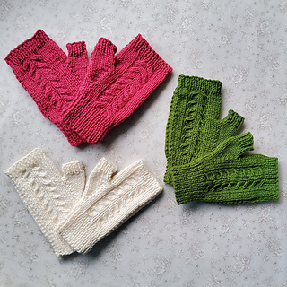 Ravelry: Cabled Fingerless Mittens with Thumbs pattern by marianna mel