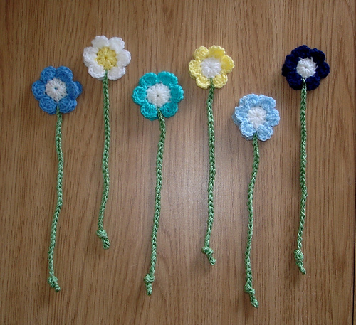 Ravelry: cute crochet flower bookmark pattern by marianna mel