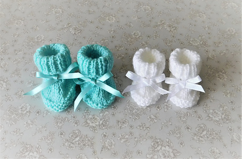Ravelry: Lazy Daisy Preemie Baby Booties pattern by marianna mel