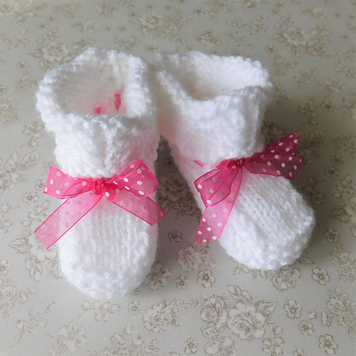 Ravelry: Amara Baby Booties pattern by marianna mel