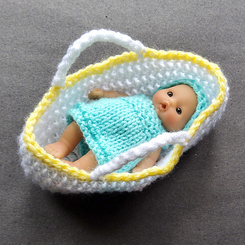 Ravelry: Small Moses Basket for Doll or Teddy pattern by marianna mel