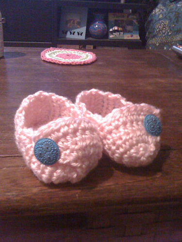Ravelry: Cross Over Toe Baby Ballet Slippers pattern by Laura Hooker