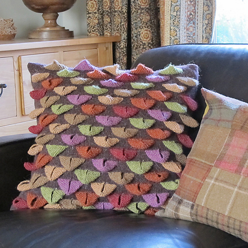 Ravelry: Loop Cushion pattern by Marie Wallin