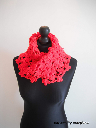 Ravelry: Beginners Flowers Cowl pattern by marifu6a