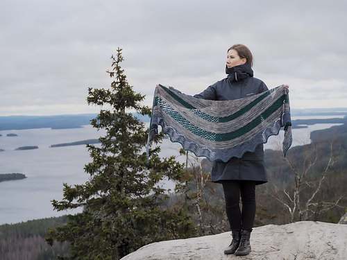 Ravelry: Koli shawl pattern by Marilii Design