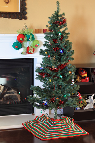 Ravelry: Mod Stripe Tree Skirt pattern by Kristen Ashbaugh-Helmreich