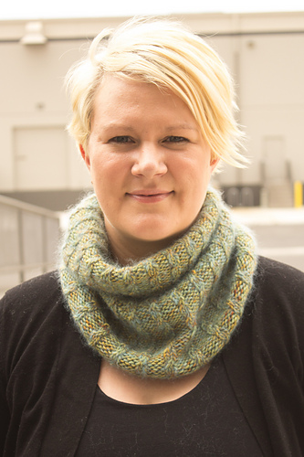 Ravelry: Peavine Hat and Cowl Set pattern by Kristen Ashbaugh-Helmreich