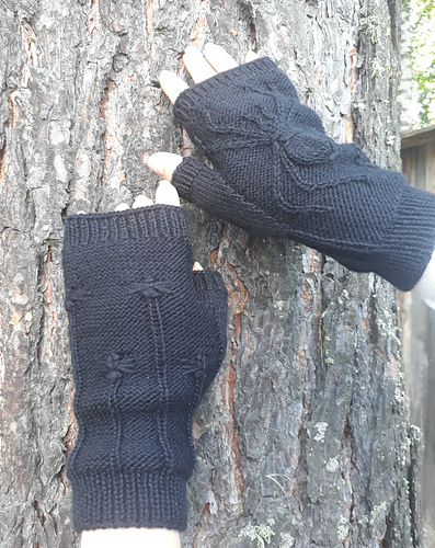 Ravelry: mittens Spiders pattern by Marina Grechman