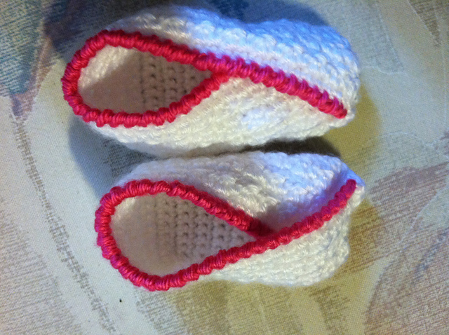 Ravelry: Fun Folded Slippers pattern by SarahSweethearts