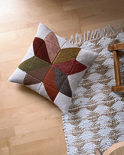 Ravelry: Stella Quilt Cushion pattern by Laura Penrose
