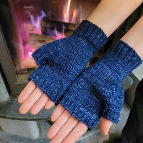 Ravelry: Thumbless-Fingerless pattern by Karli Whitmore