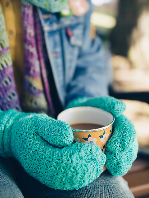 Ravelry: Mavis Mitts pattern by Marta Mitchell Designs