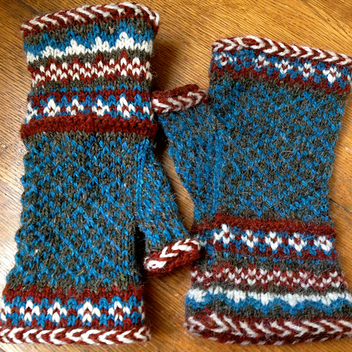 Ravelry: Latvian Braid Fair Isle Mitts pattern by Martha Marques