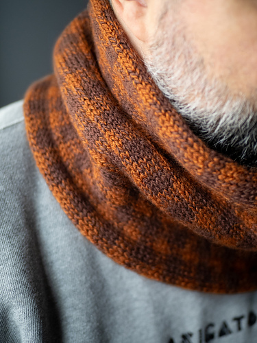 Ravelry: Rustic Cabin Cowl pattern by Les Garçons
