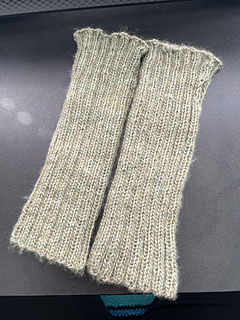 Ravelry: mayaseye's Thumbless Mitten Wristers-Becky