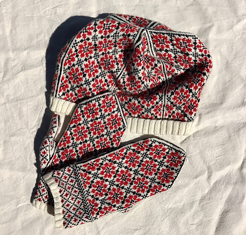 Ravelry: Russian Flower Hat pattern by Kristen McLaren