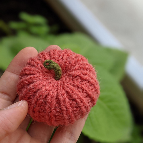 Ravelry: Tiny Pumpkin pattern by Tham Pash