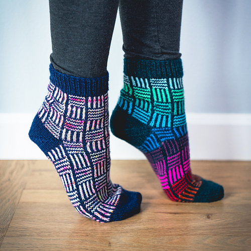 Ravelry: Tally Alley Socks pattern by Michele Frazzetta