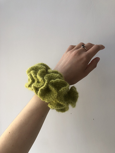 Ravelry: Seaweed Scrunchie pattern by Megan Faith Makes