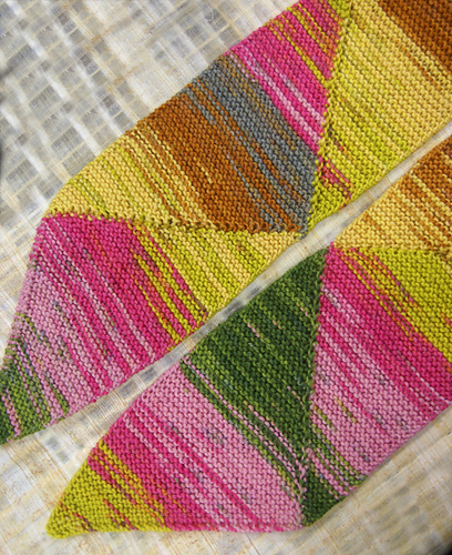 Ravelry: Short Row Triangle Scarf pattern by Susan Mills Knits