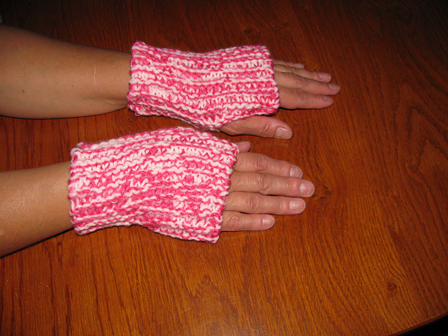 Ravelry: Beginner Mitts pattern by Samantha Macy